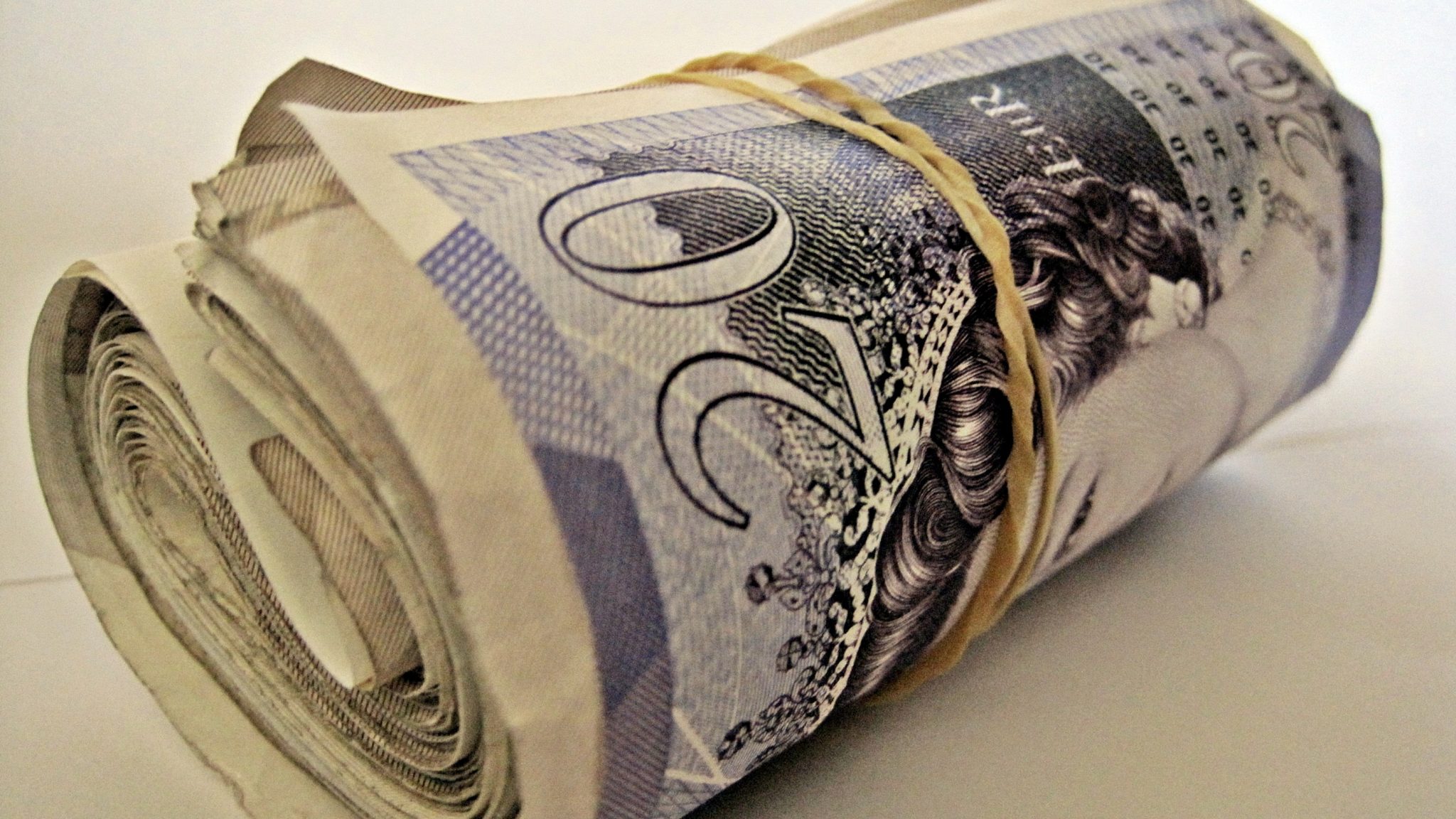 Cash stuffing: Warning to Gen Z savers about paper £20 notes - Big Issue