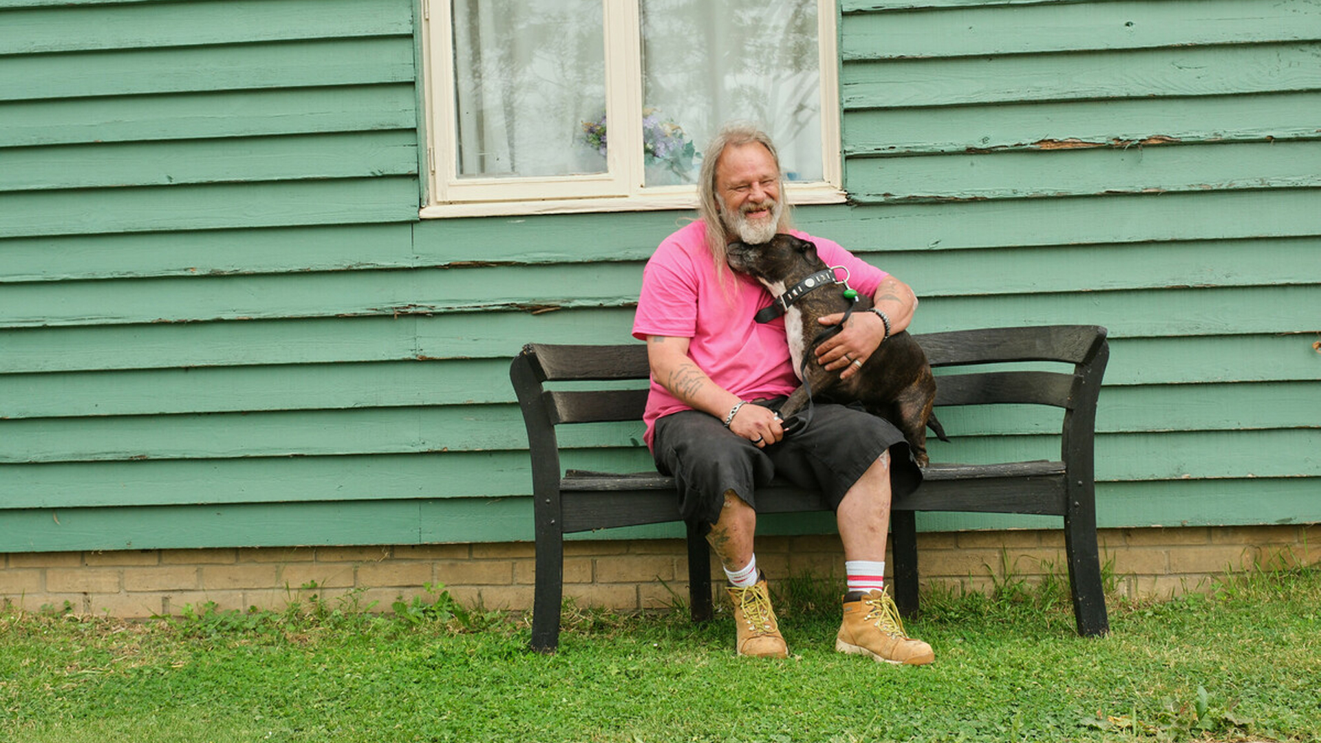These powerful photos of homeless people and their pet dogs are ...