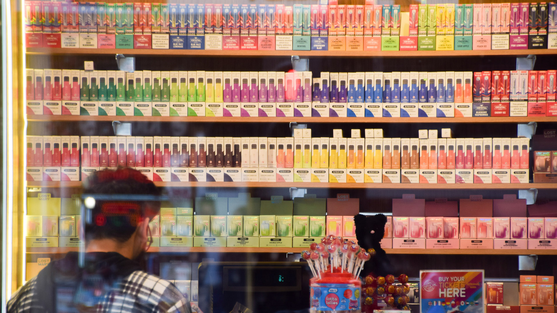 Should disposable vapes be banned? Here are the best solutions - Big Issue