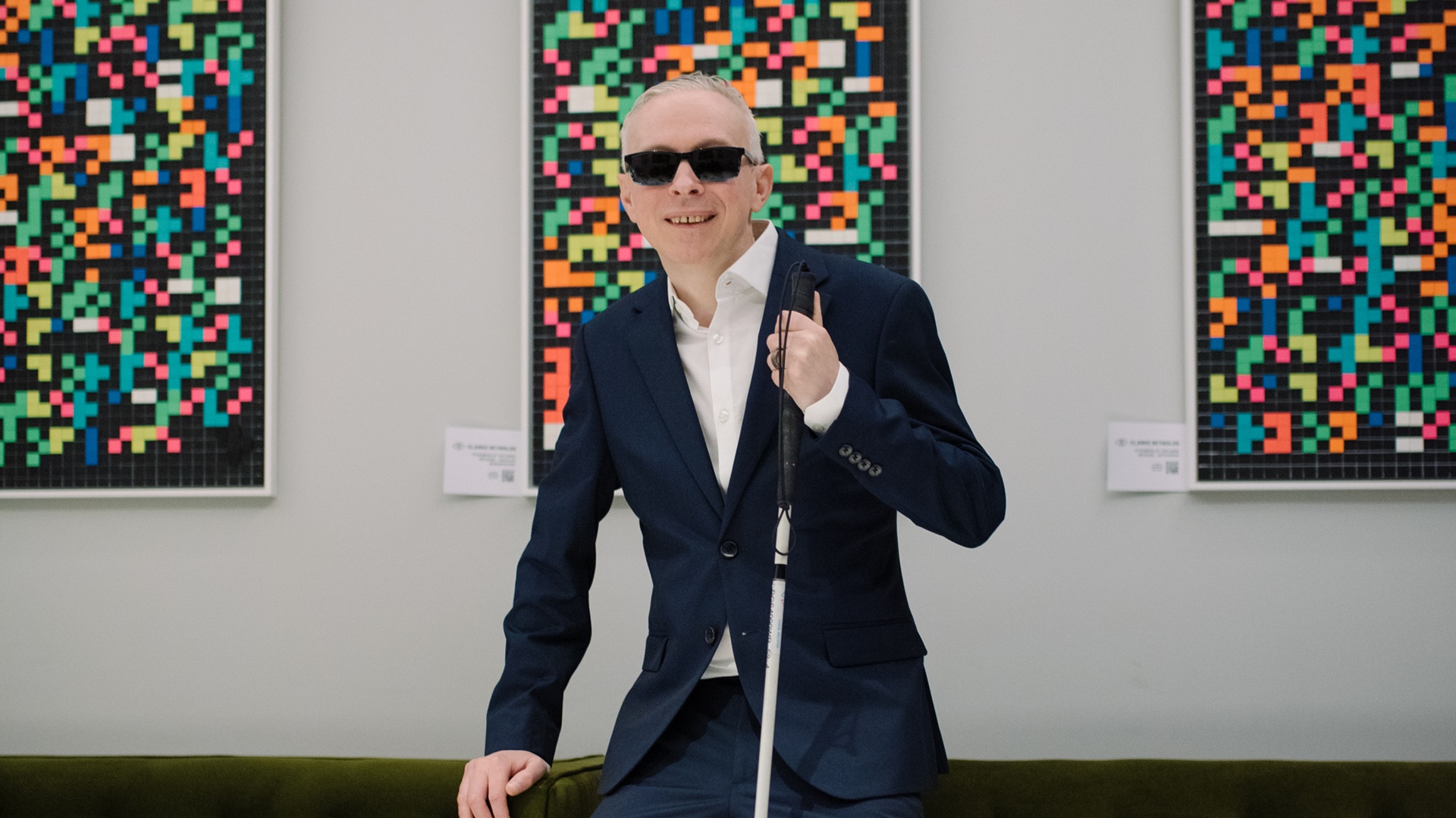 Blind man beats homelessness to become renowned visual artist - Big Issue