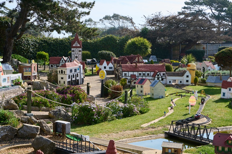 Model village gets green makeover with tiny heat pumps and mini Ed ...