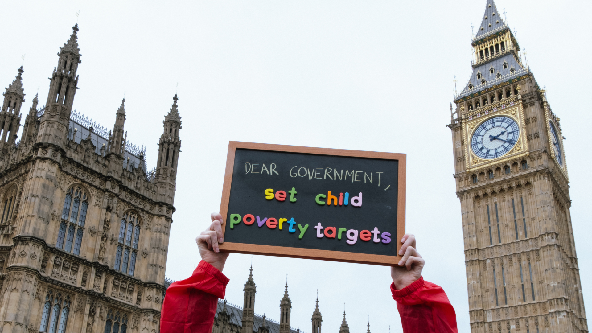Big Issue wants the government to set targets to end child poverty