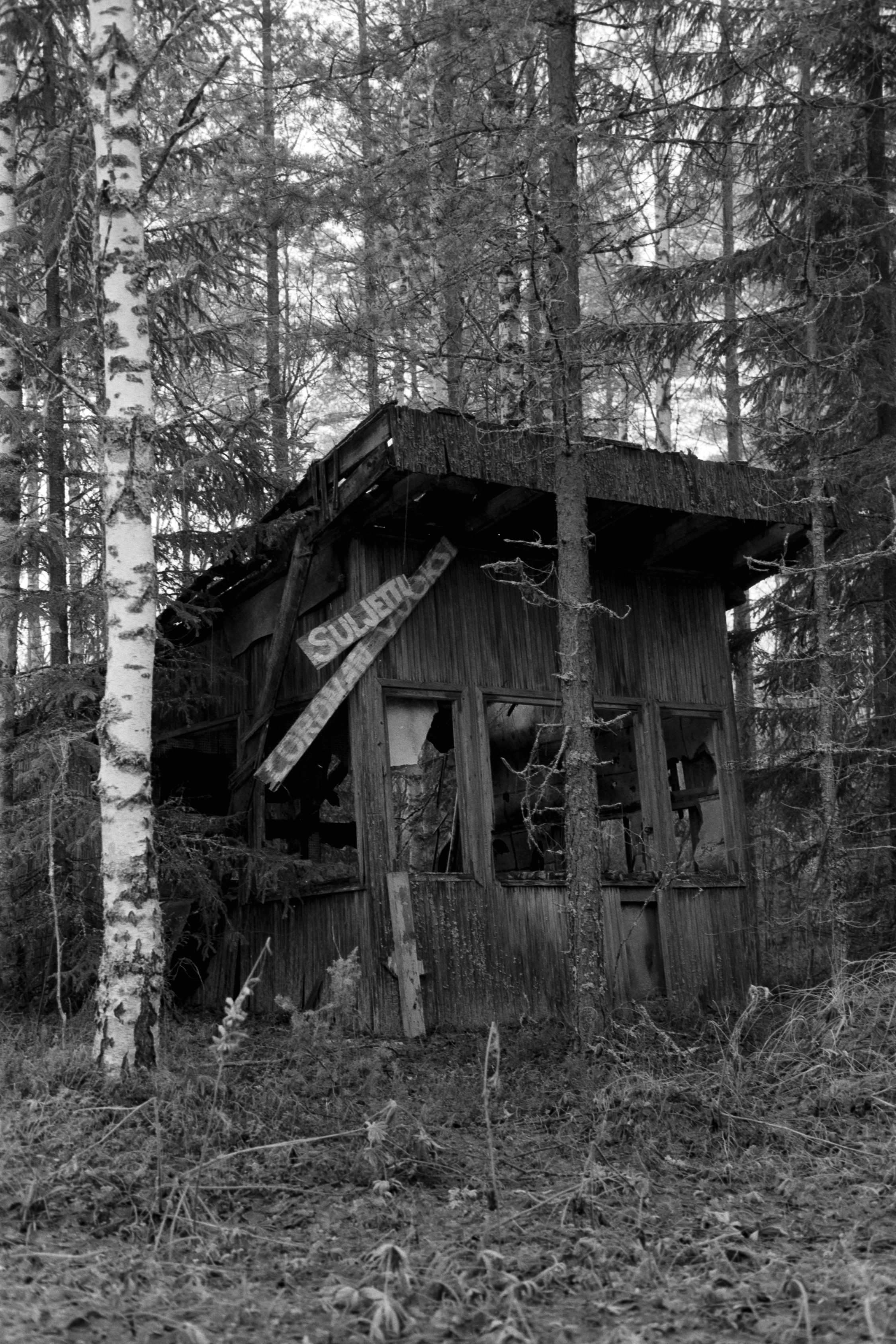 Powerful new exhibition captures the loneliness of deserted places ...